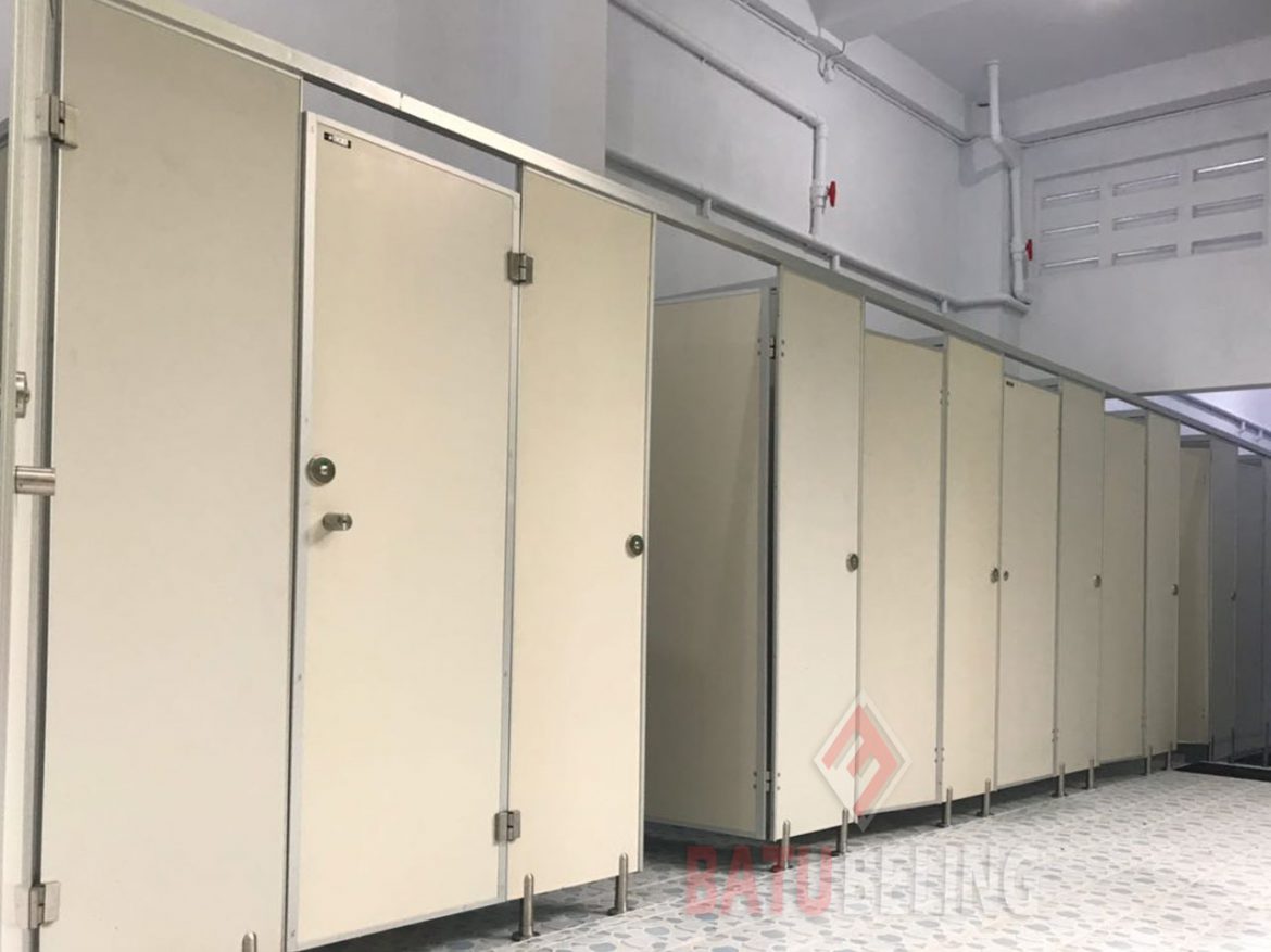 Toilet Cubicle Pvc Board di Cerebon-Jasa Aplikator Bangunan